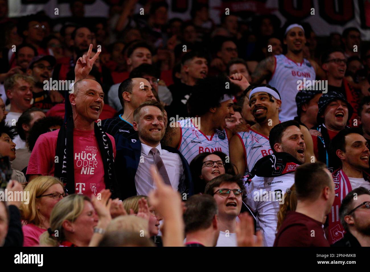 Bonn, Deutschland. 18th Apr, 2023. Head coach Tuomas IISALO (BON, mi ...