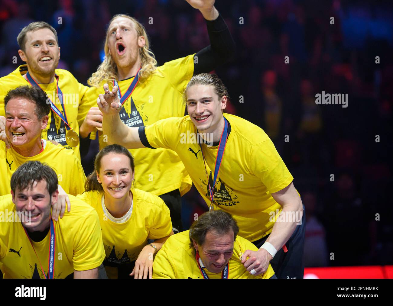 Award ceremony, jubilation Team RNL, Juri KNORR (RNL) makes Quatscht ...