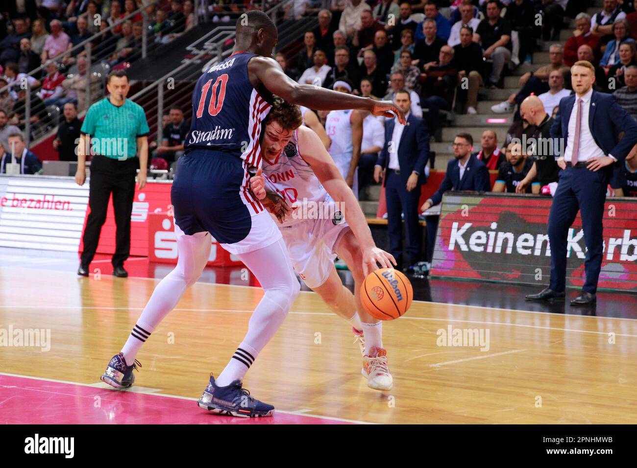 Bonn, Deutschland. 18th Apr, 2023. Finn DELANY (BON, re.) in action, on ...
