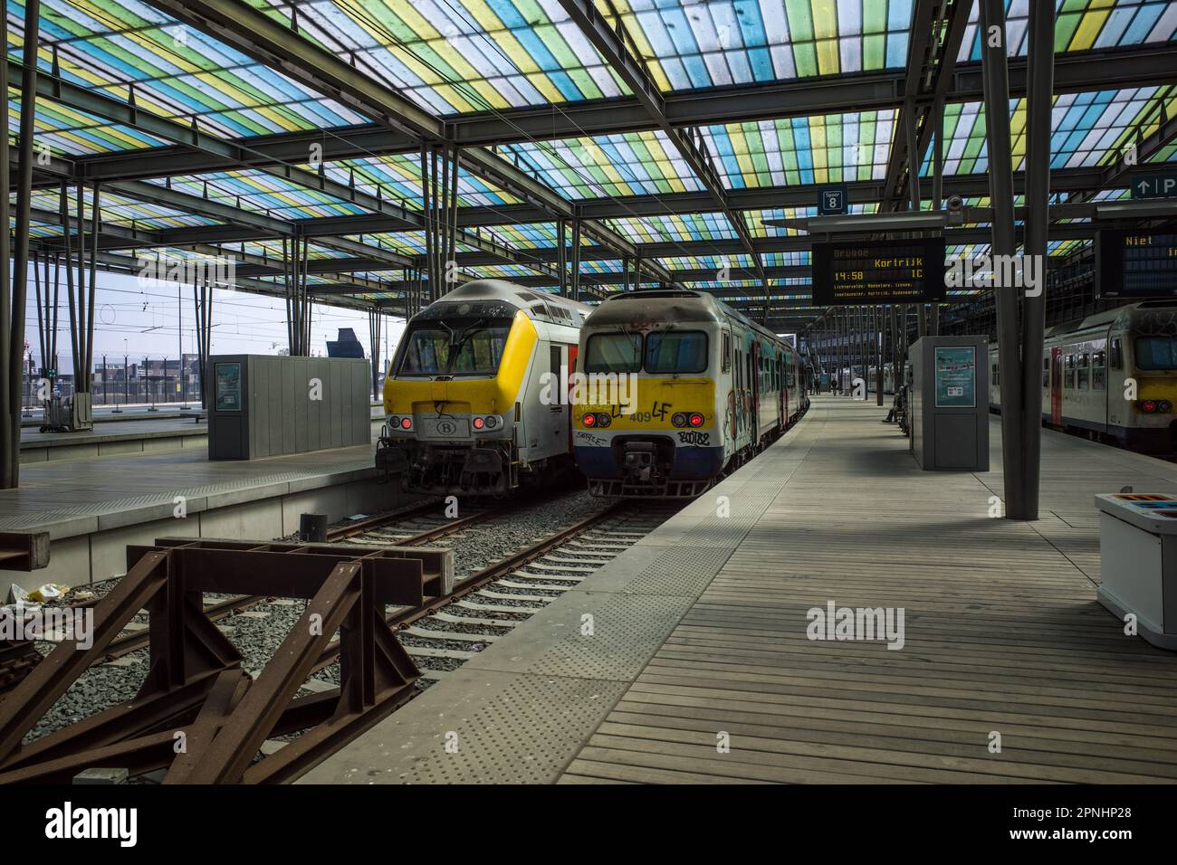 OSTEND TRAIN STATION BELGIUM - TRAIN STATION RAILWAY © photography ...