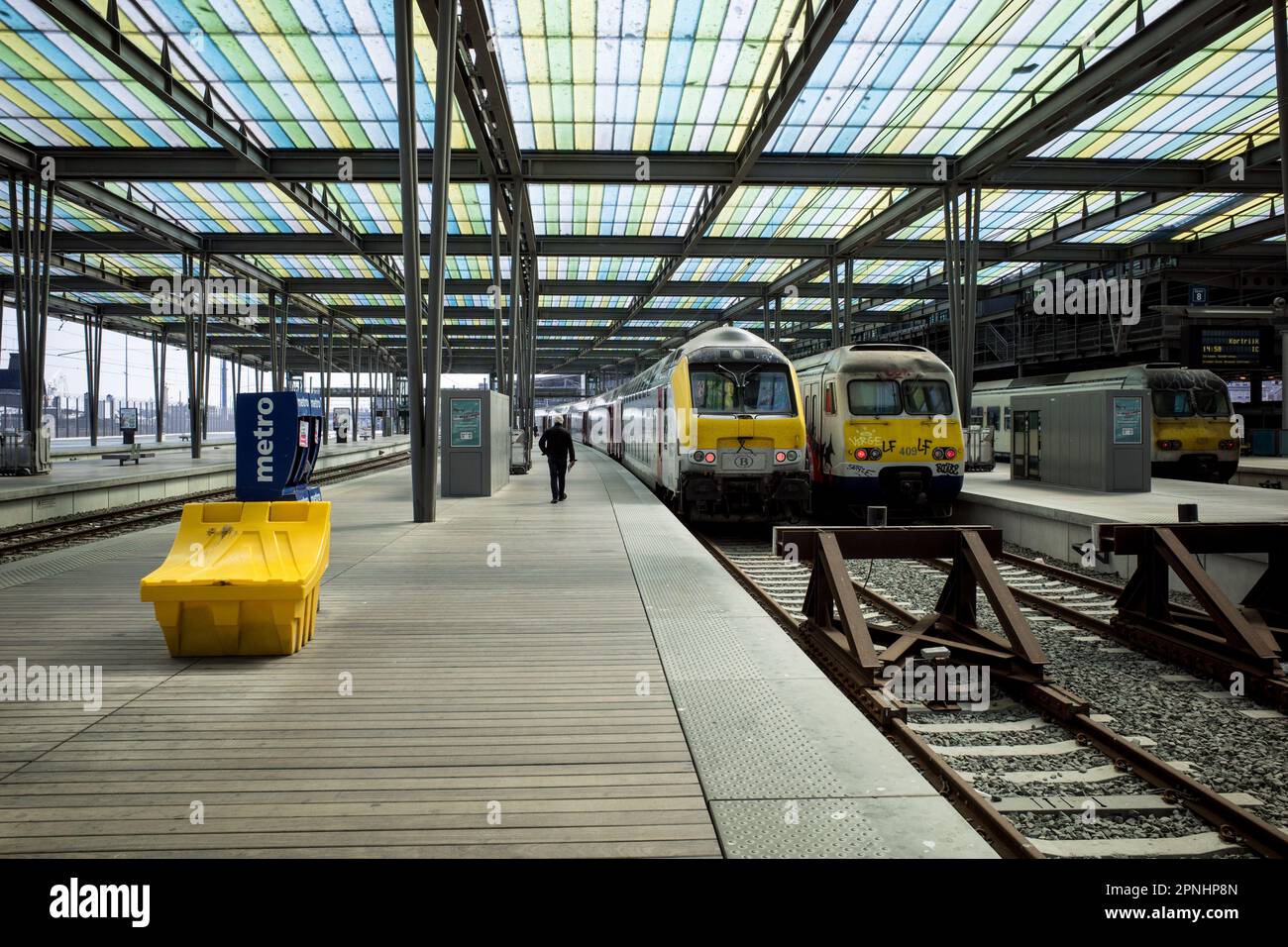 OSTEND TRAIN STATION BELGIUM - TRAIN STATION RAILWAY © photography ...