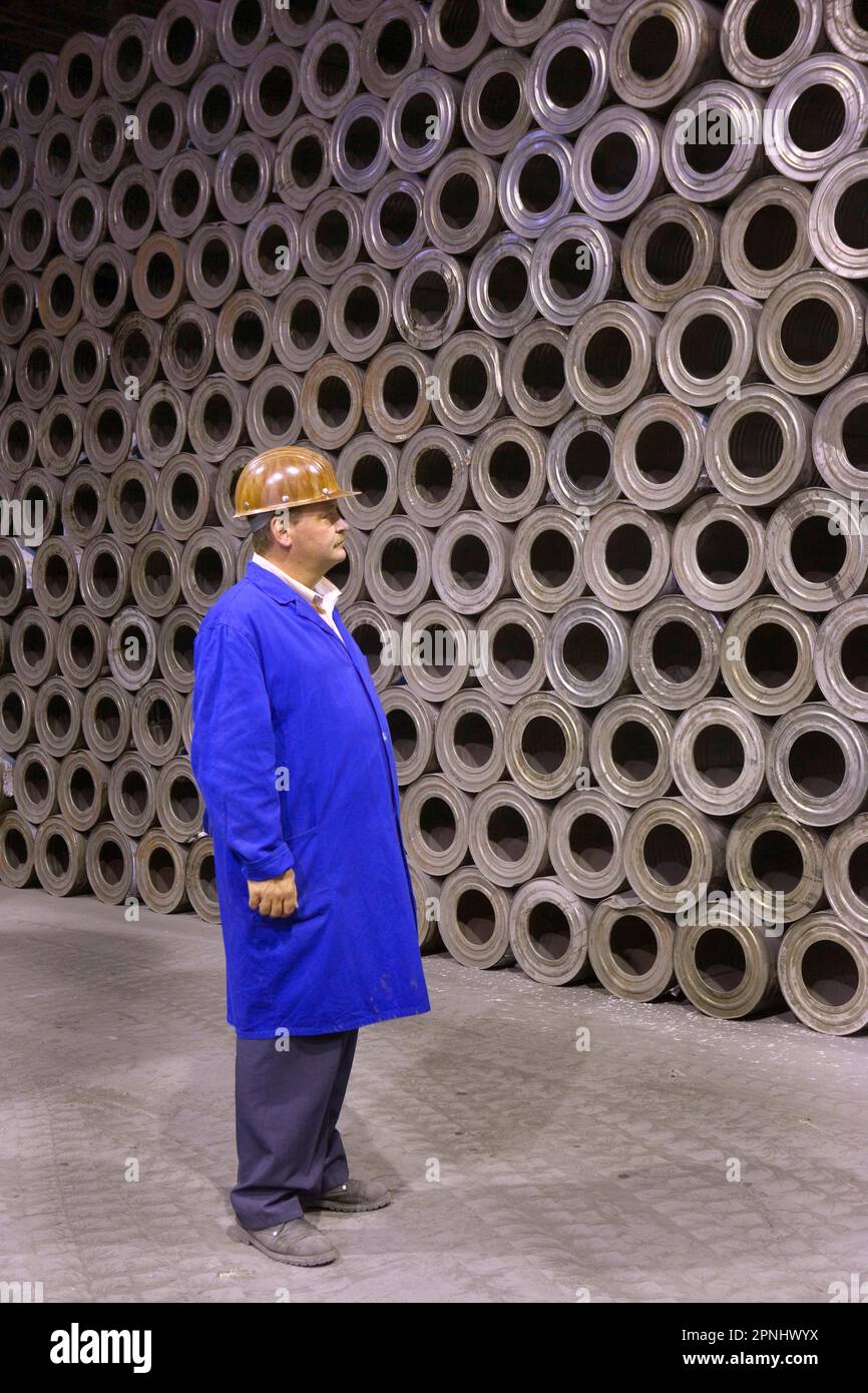 TDR-Metalurgija, Werk in Ruse, Slowenien, Faesser zur Abfuellung von ...