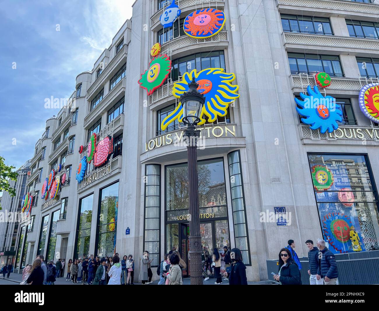 Paris, France, Crowd Outside, Louis Vuitton, LVMH Luxury Clothing Store ...