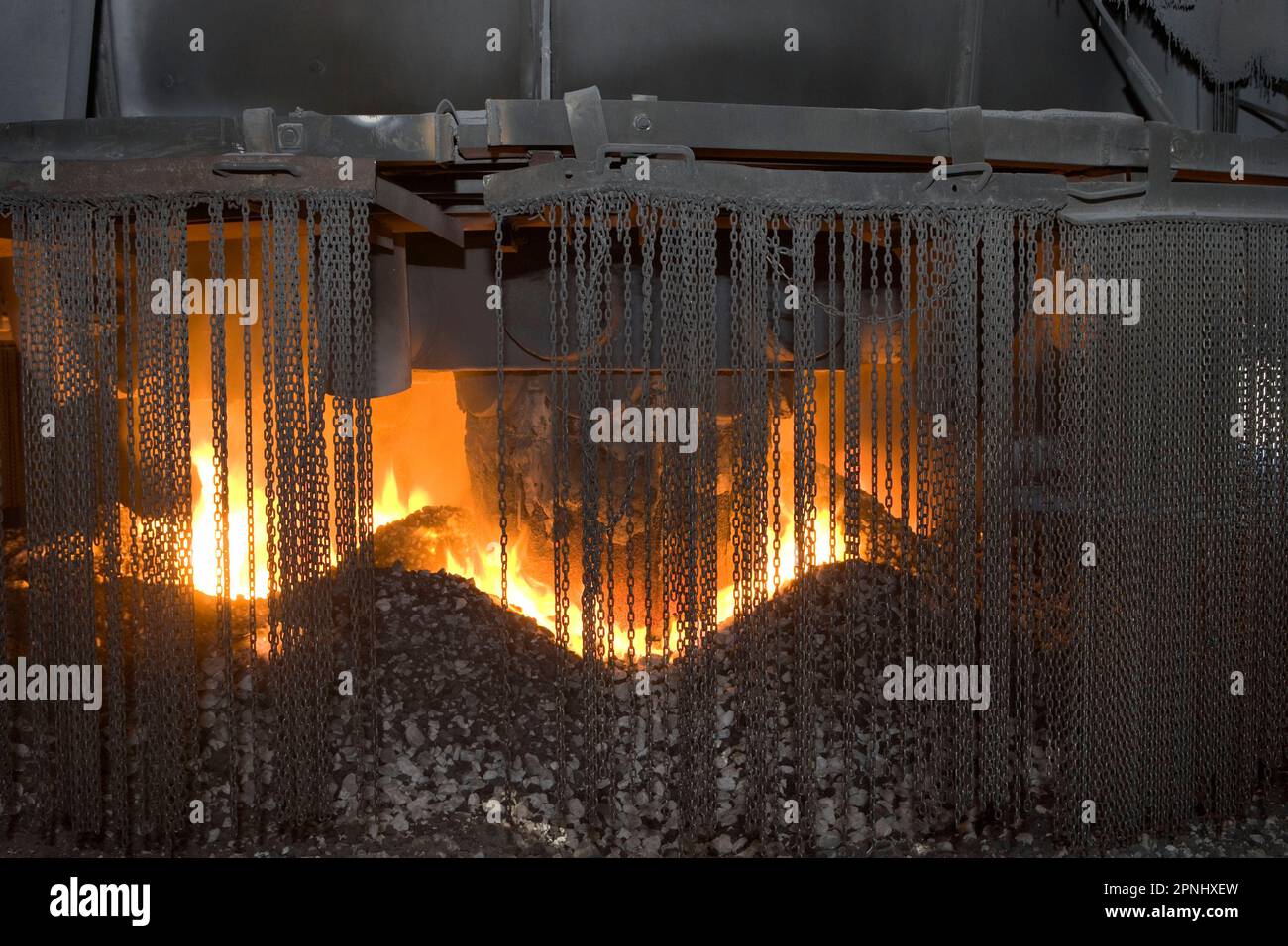 TDR-Metalurgija, Werk in Ruse, Slowenien, Elektroreduktions-Ofen zur ...