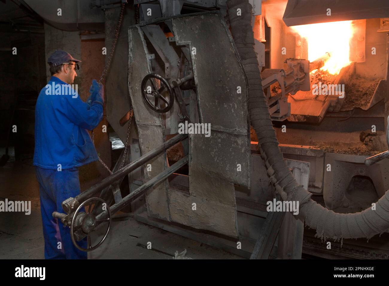 TDR-Metalurgija, Werk in Ruse, Slowenien, Elektroreduktions-Ofen zur ...