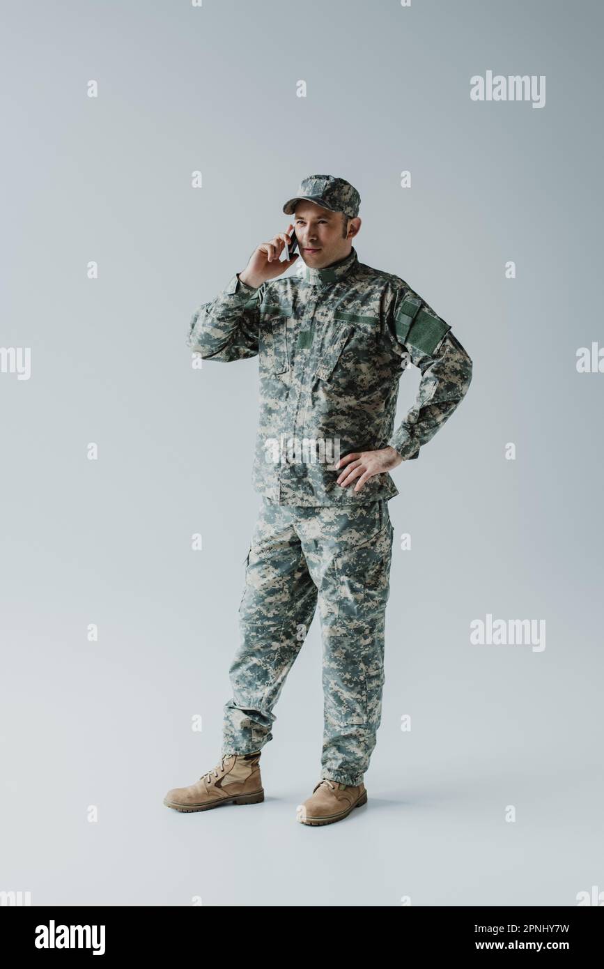 Army soldier talking on mobile hi-res stock photography and images - Alamy