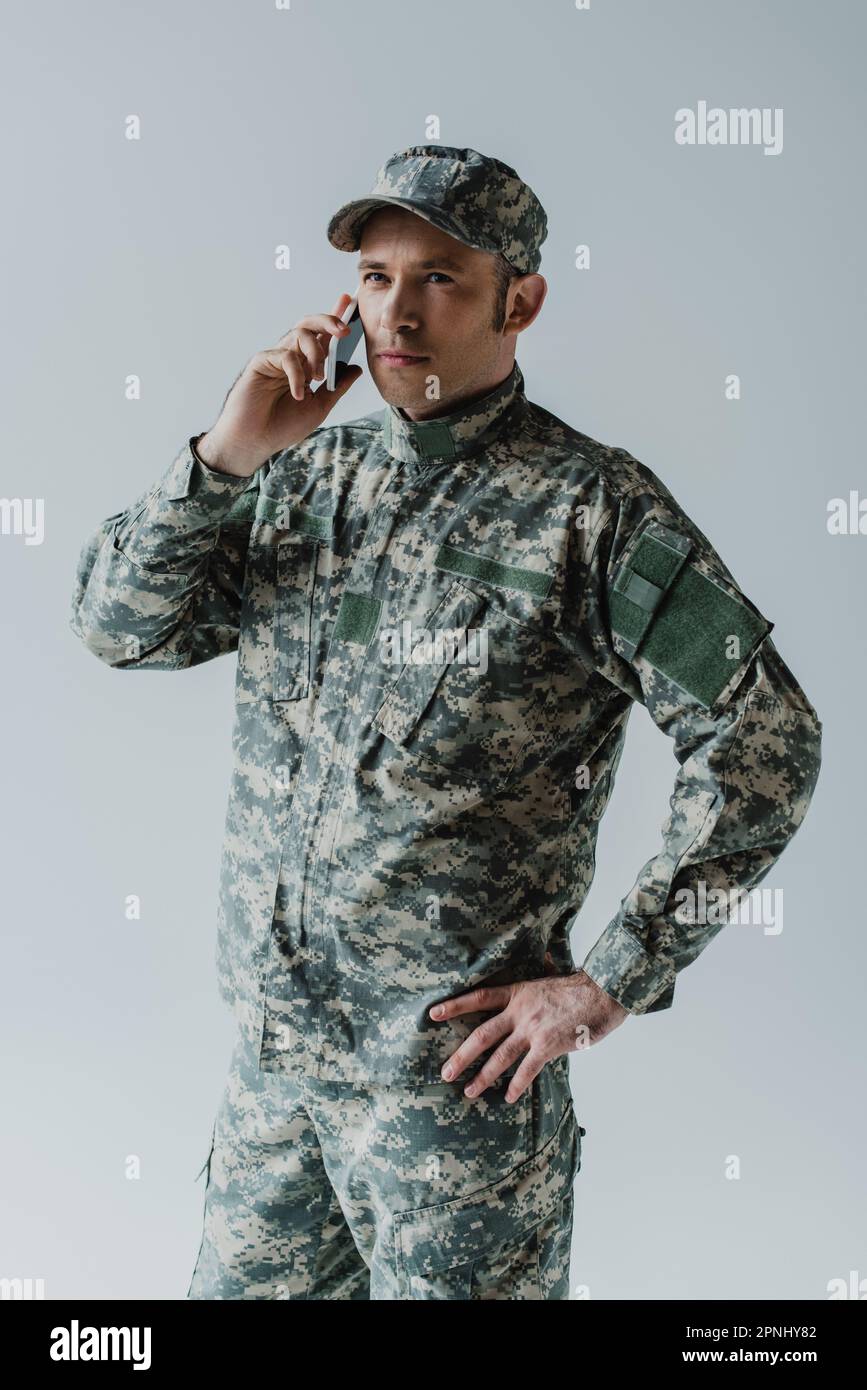 Army soldier talking on mobile hi-res stock photography and images - Alamy