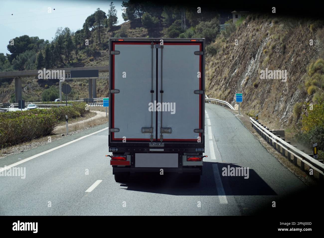 Back of 18 wheeler hi-res stock photography and images - Alamy