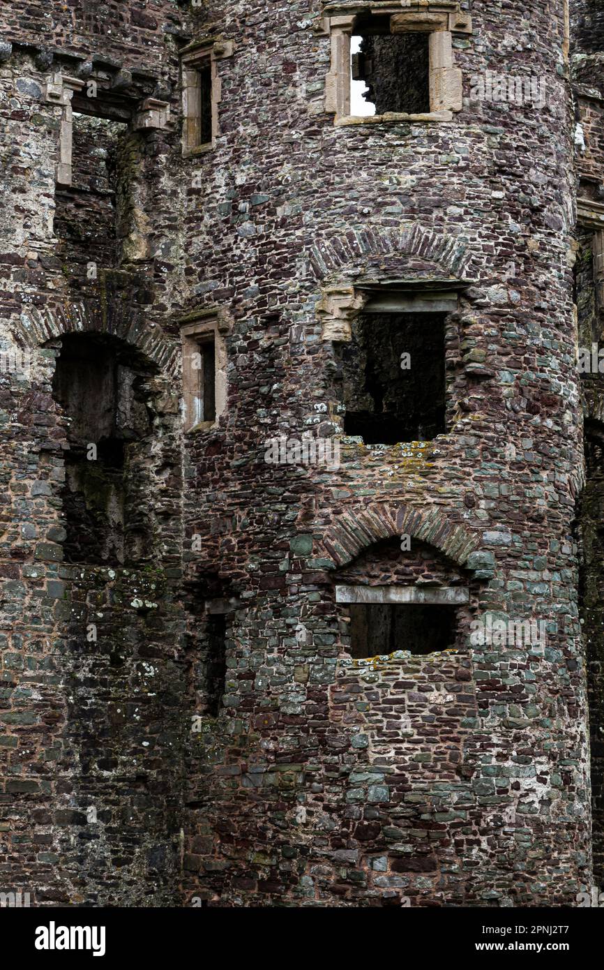 Laugharne Castle, Carmarthenshire, Wales, UK: Mediaeval Castle Once ...