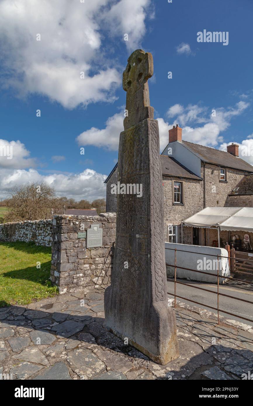 Carew Cross – Croes Caeriw: 11th-century memorial Celtic cross and is ...