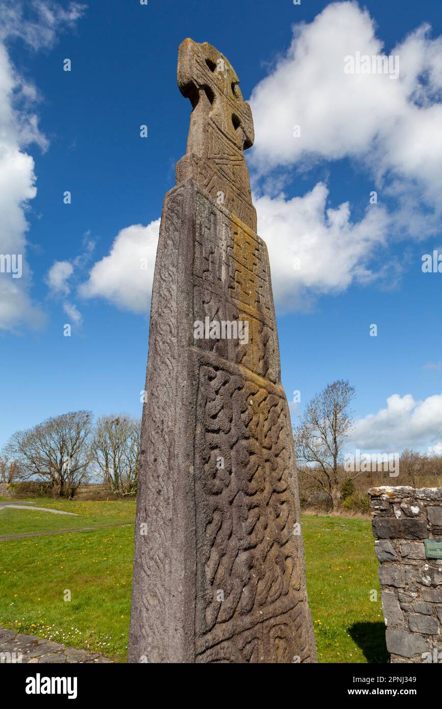 Carew Cross – Croes Caeriw: 11th-century memorial Celtic cross and is ...