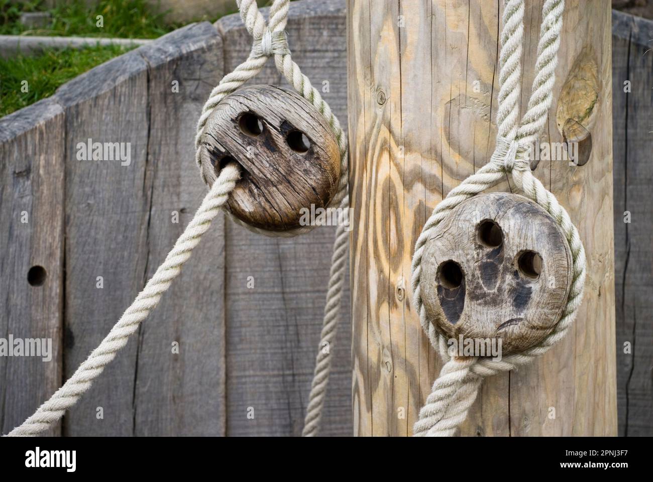 Deadeye rigging wooden mast Stock Photo - Alamy