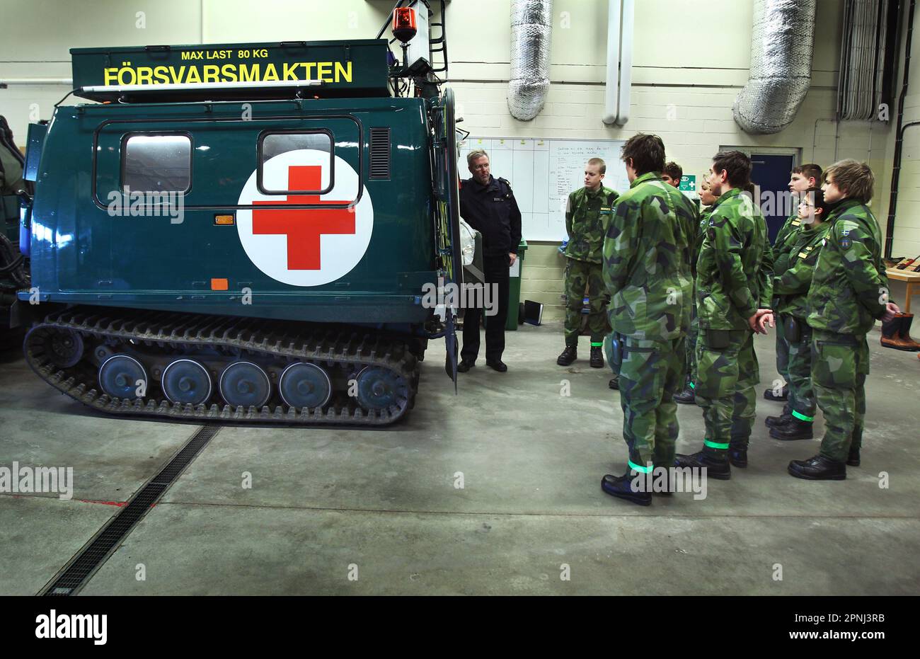 Young people who become aware of the Swedish Air Force Volunteers ...