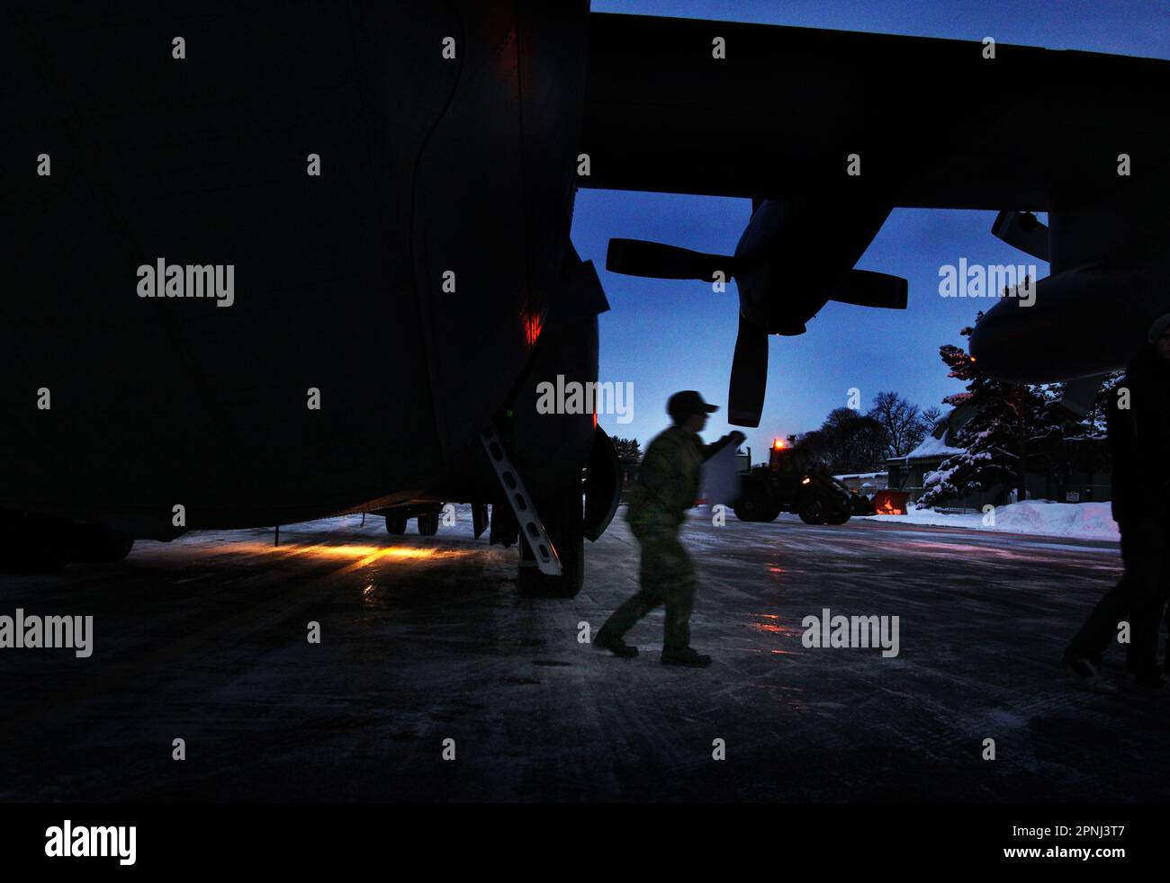 Young people who become aware of the Swedish Air Force Volunteers ...