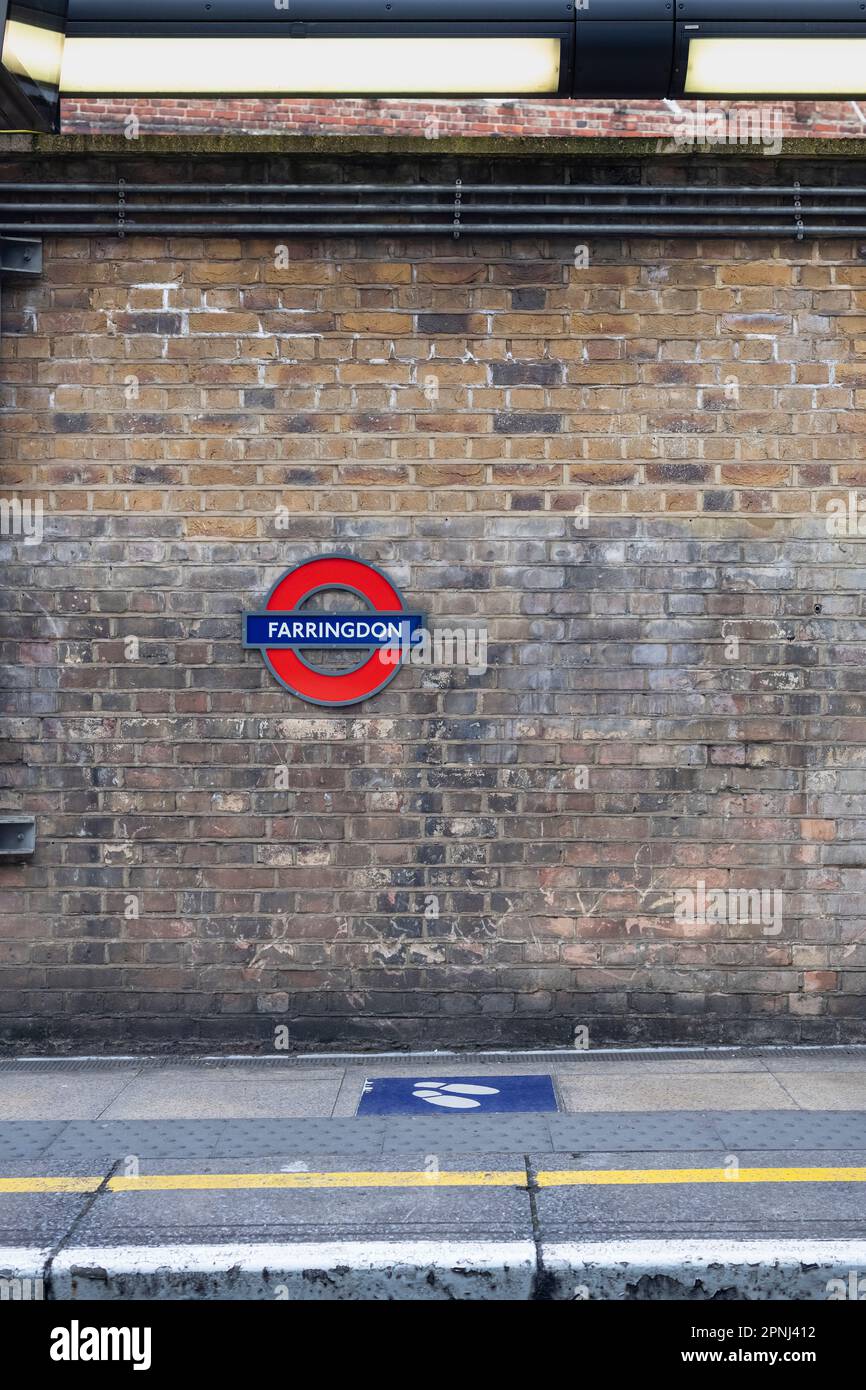 Signage at Faringdon station London, railway/tube station Stock Photo ...
