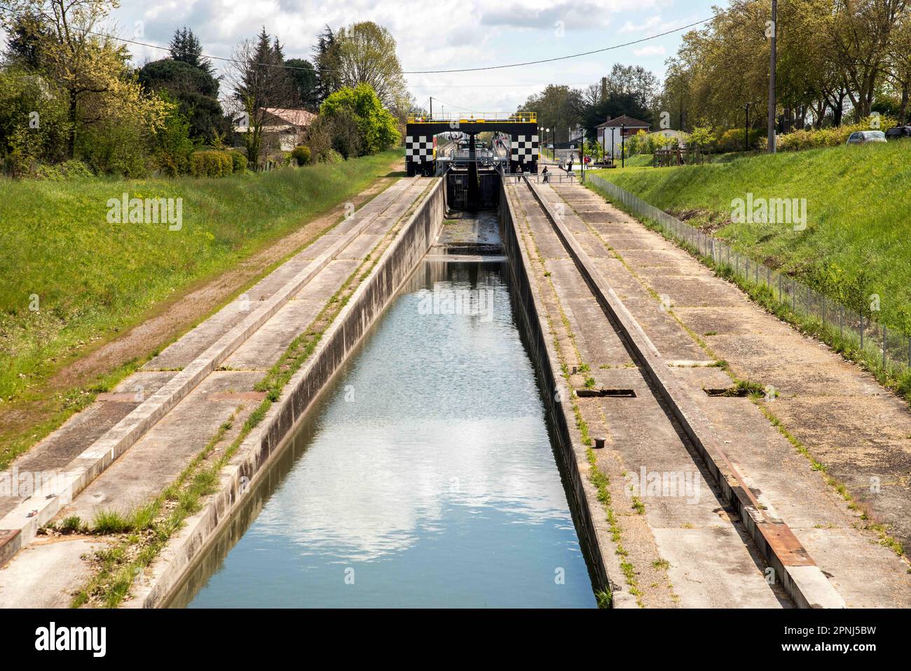 Canal de montech à montauban hi-res stock photography and images - Alamy
