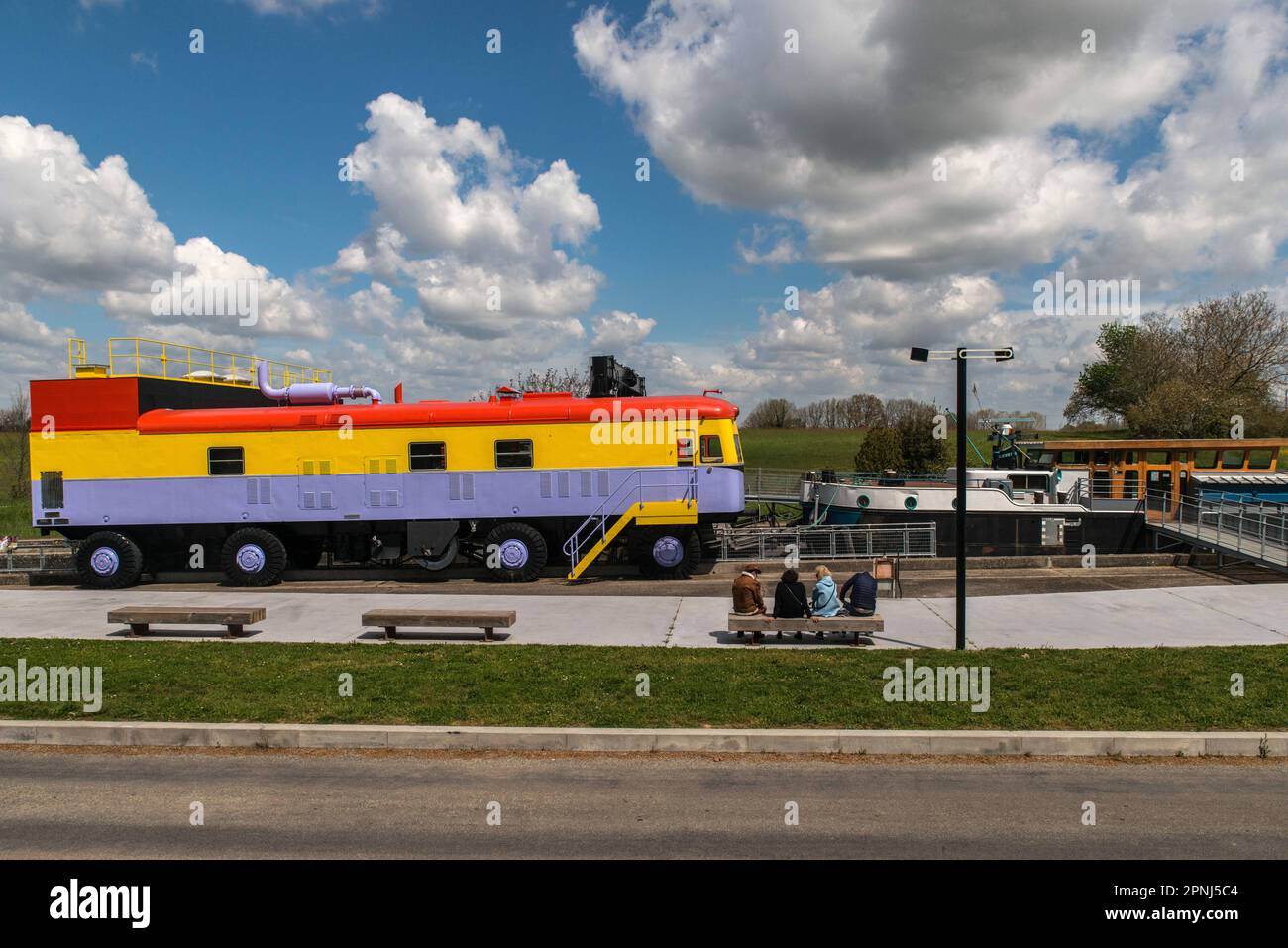 At the crossroads of the Canal des Deux-Mers and the Canal de Montauban ...