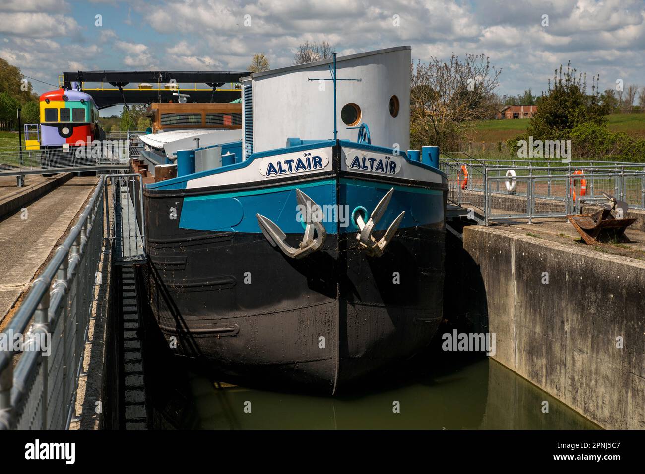 At the crossroads of the Canal des Deux-Mers and the Canal de Montauban ...