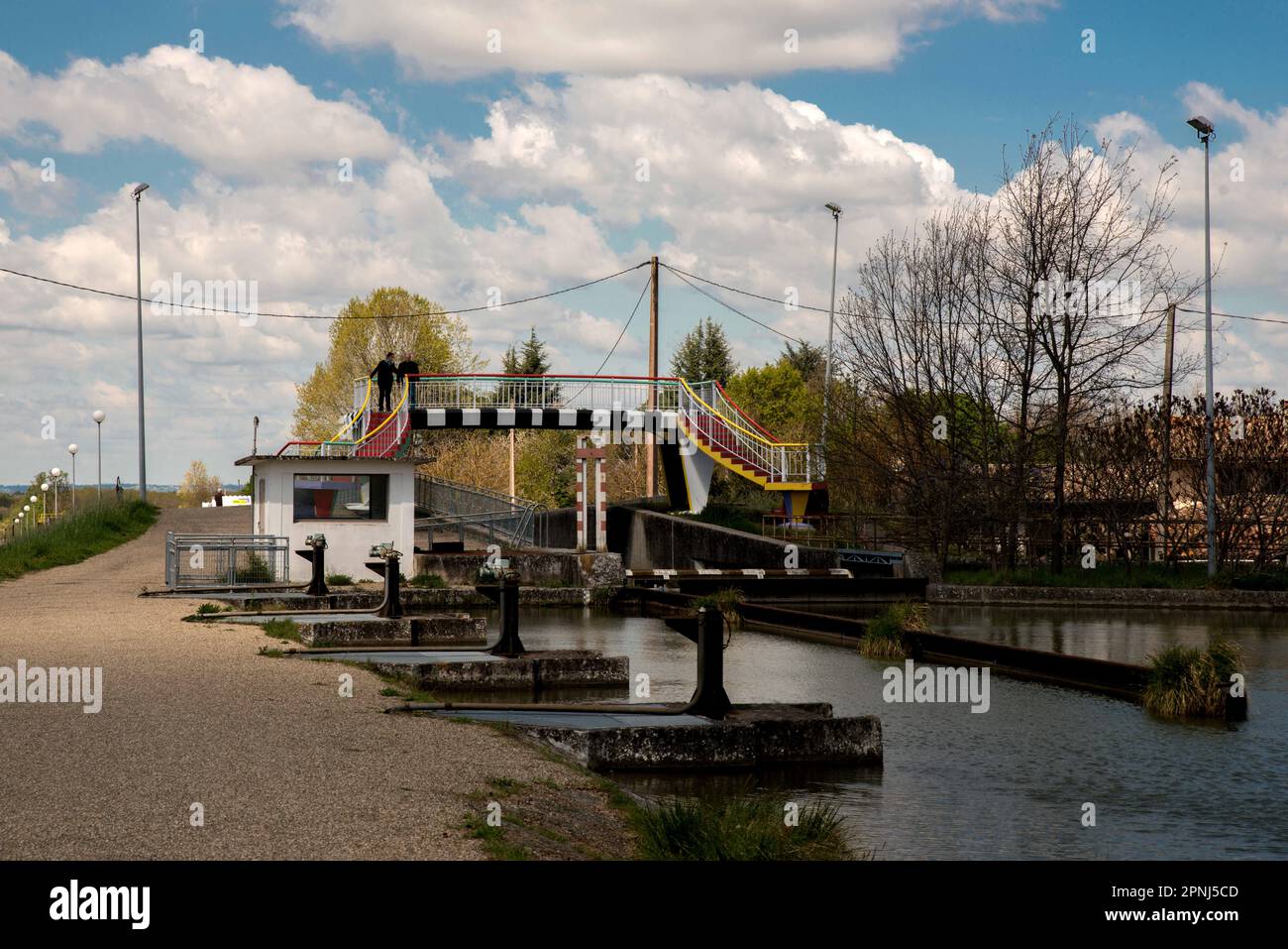 At the crossroads of the Canal des Deux-Mers and the Canal de Montauban ...