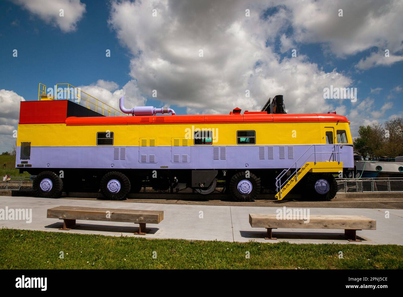 At the crossroads of the Canal des Deux-Mers and the Canal de Montauban ...