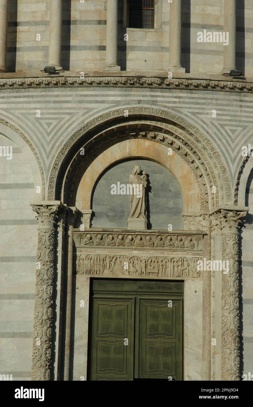 Entrance door with decoration of the cathedral of Pisa in Piazza dei ...