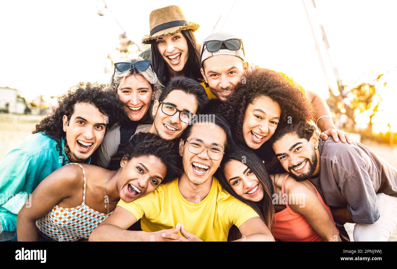 Multi ethnic teenagers beach young hi-res stock photography and images ...