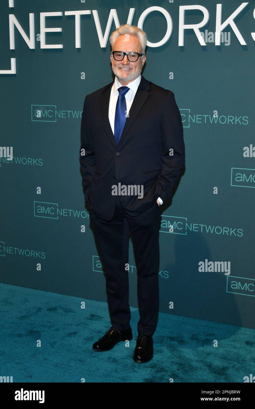 Bradley whitford attending hi-res stock photography and images - Alamy