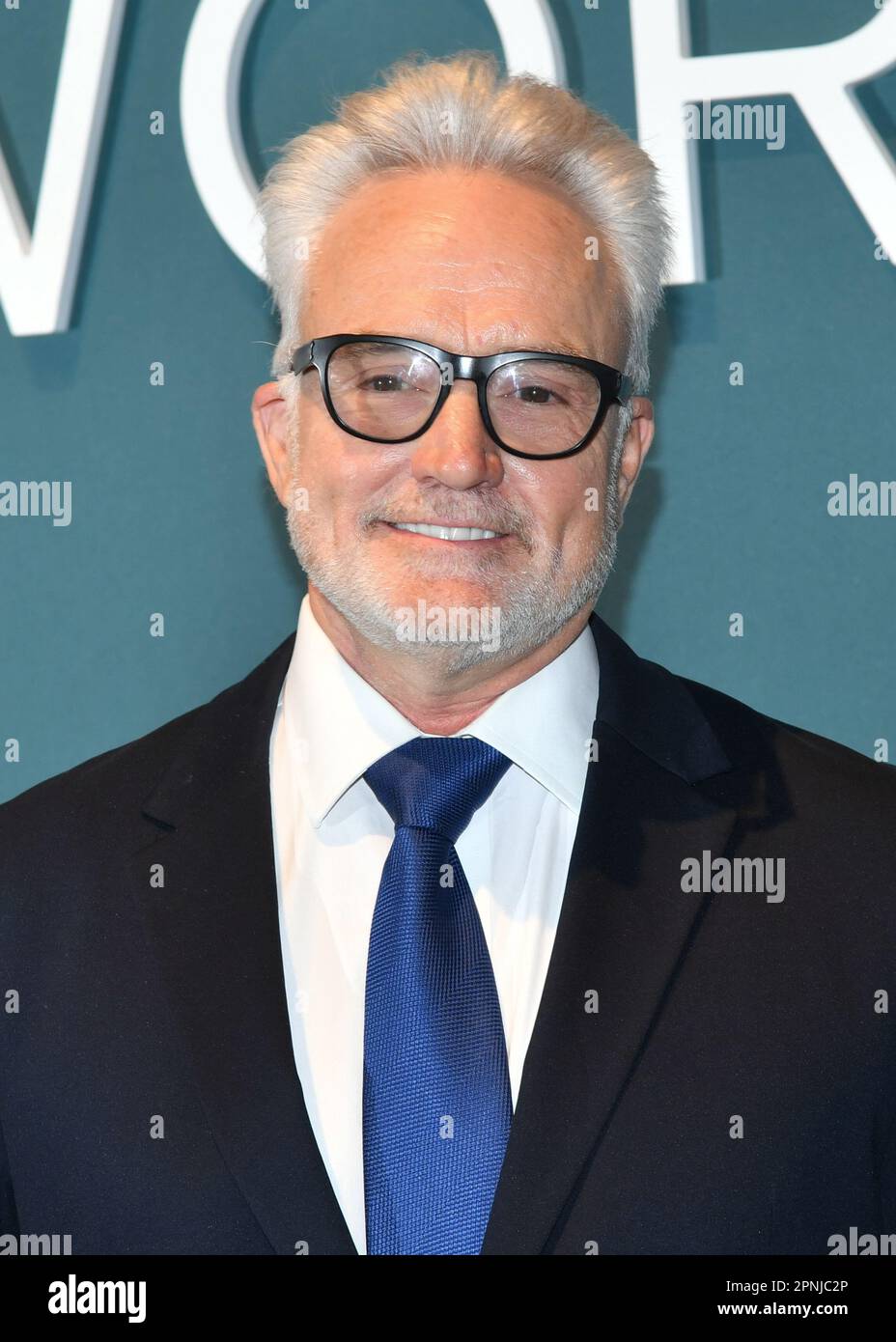 Bradley whitford attending hi-res stock photography and images - Alamy