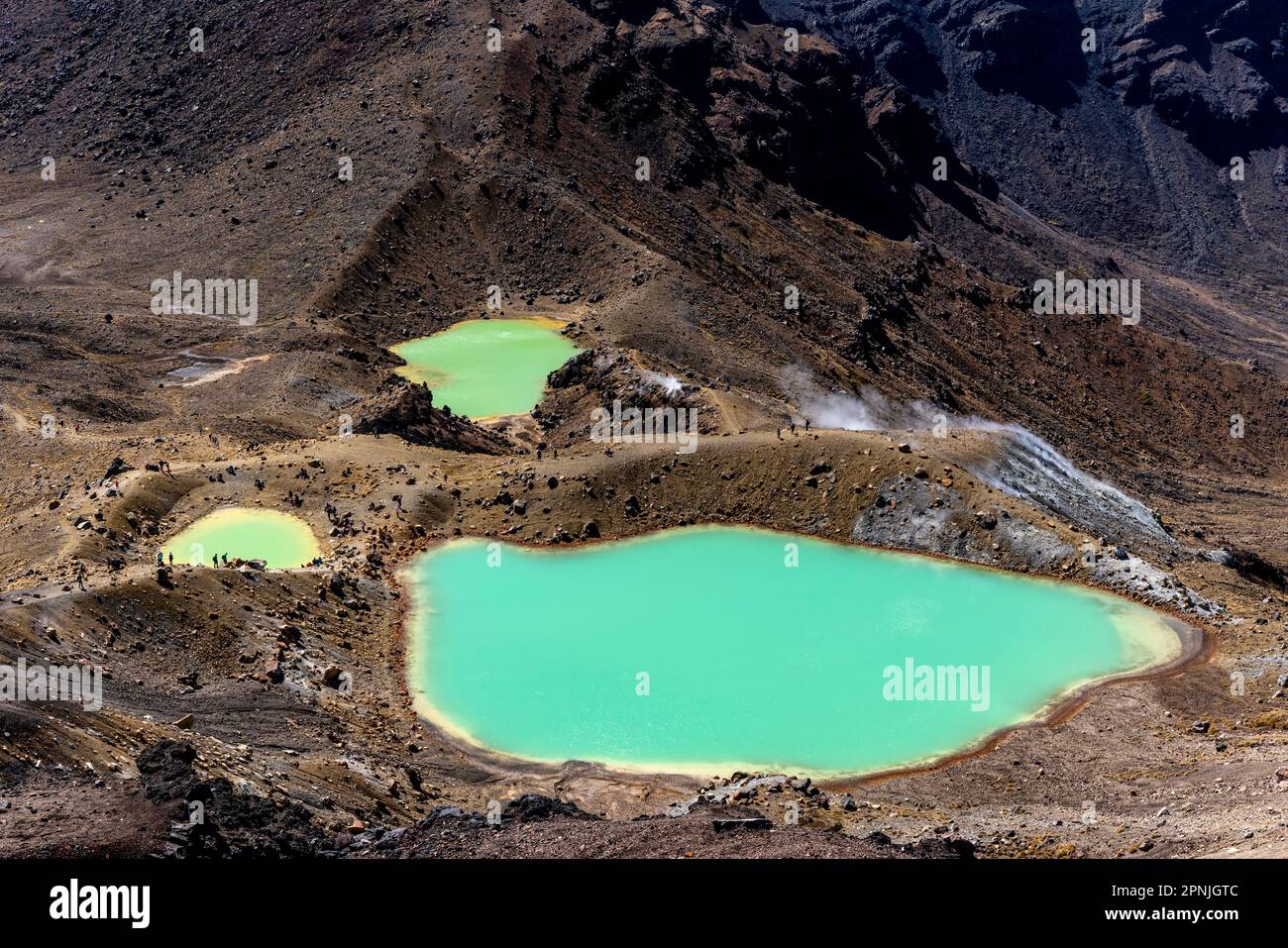 A View of The Emerald Lakes On The Tongariro Alpine Crossing Walk ...
