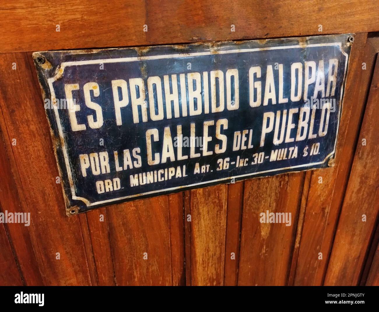 Prohibition sign in spanish hi-res stock photography and images - Alamy