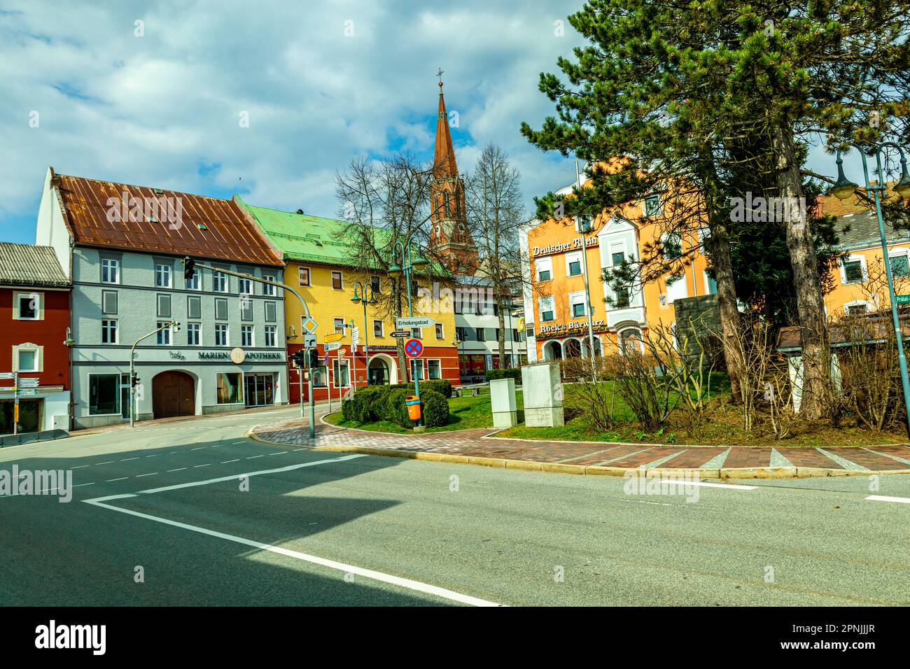 Spring hike in the Bavarian Forest through the spa town of Regen ...