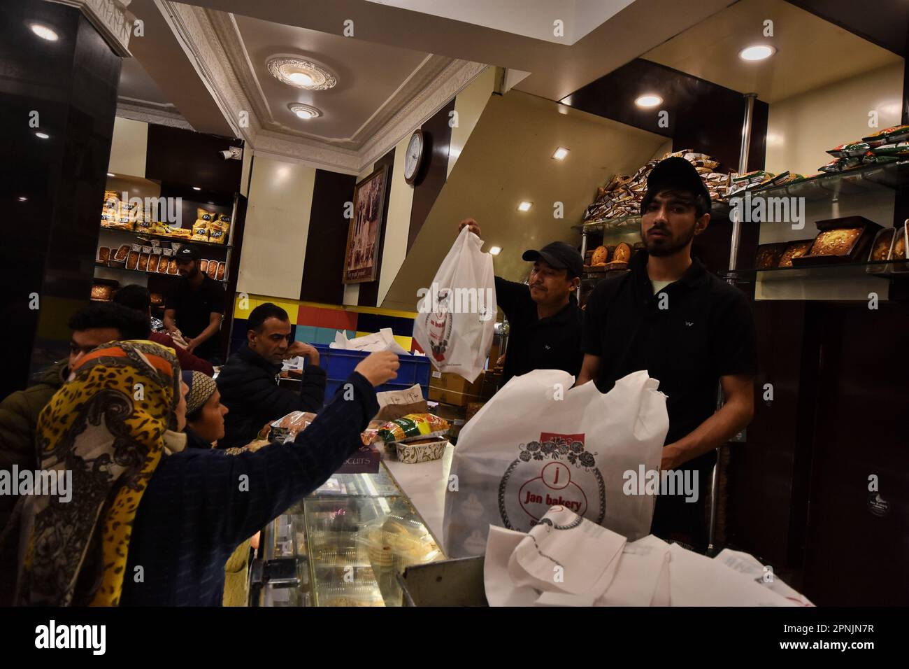 Kashmiri bakery hi-res stock photography and images - Alamy