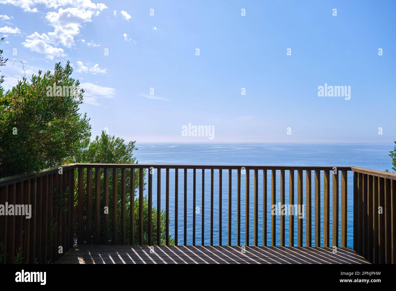 Viewpoints and walkways to look at the sea from the top of a balcony ...