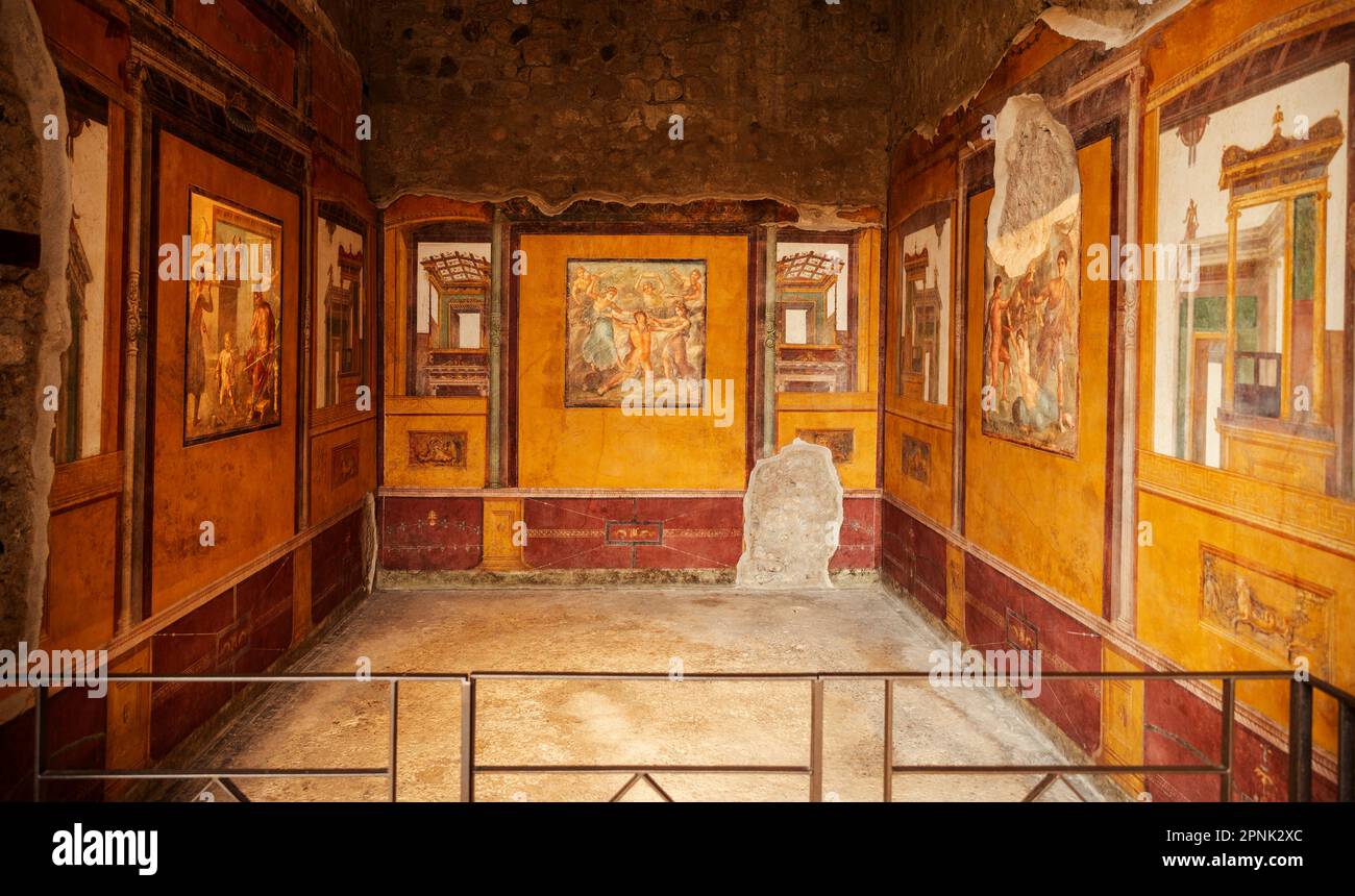 Archaeological park of pompeii fresco hi-res stock photography and ...