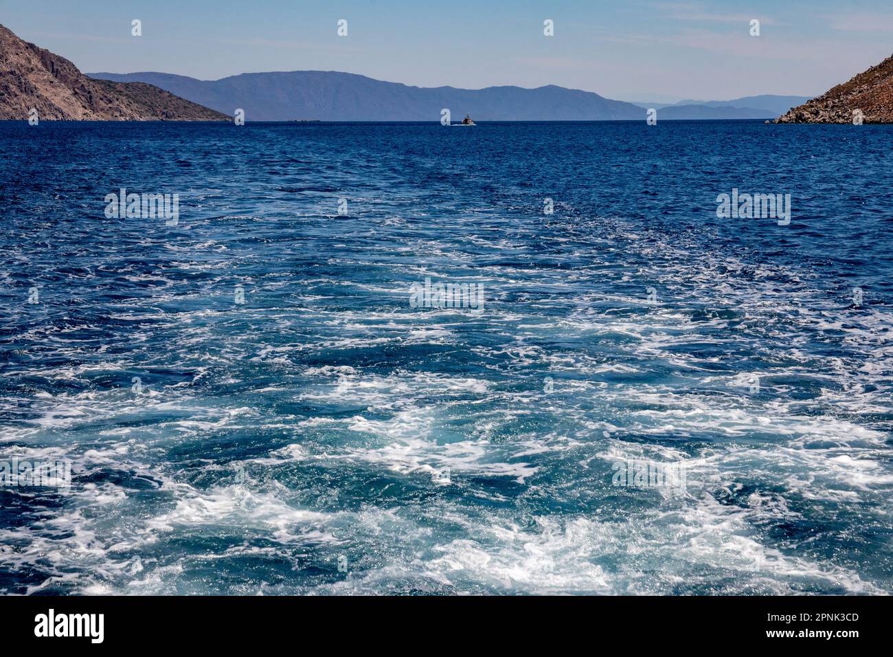 Stern wave hi-res stock photography and images - Alamy