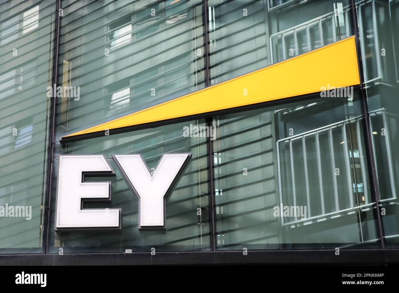 Ey logos hi-res stock photography and images - Alamy