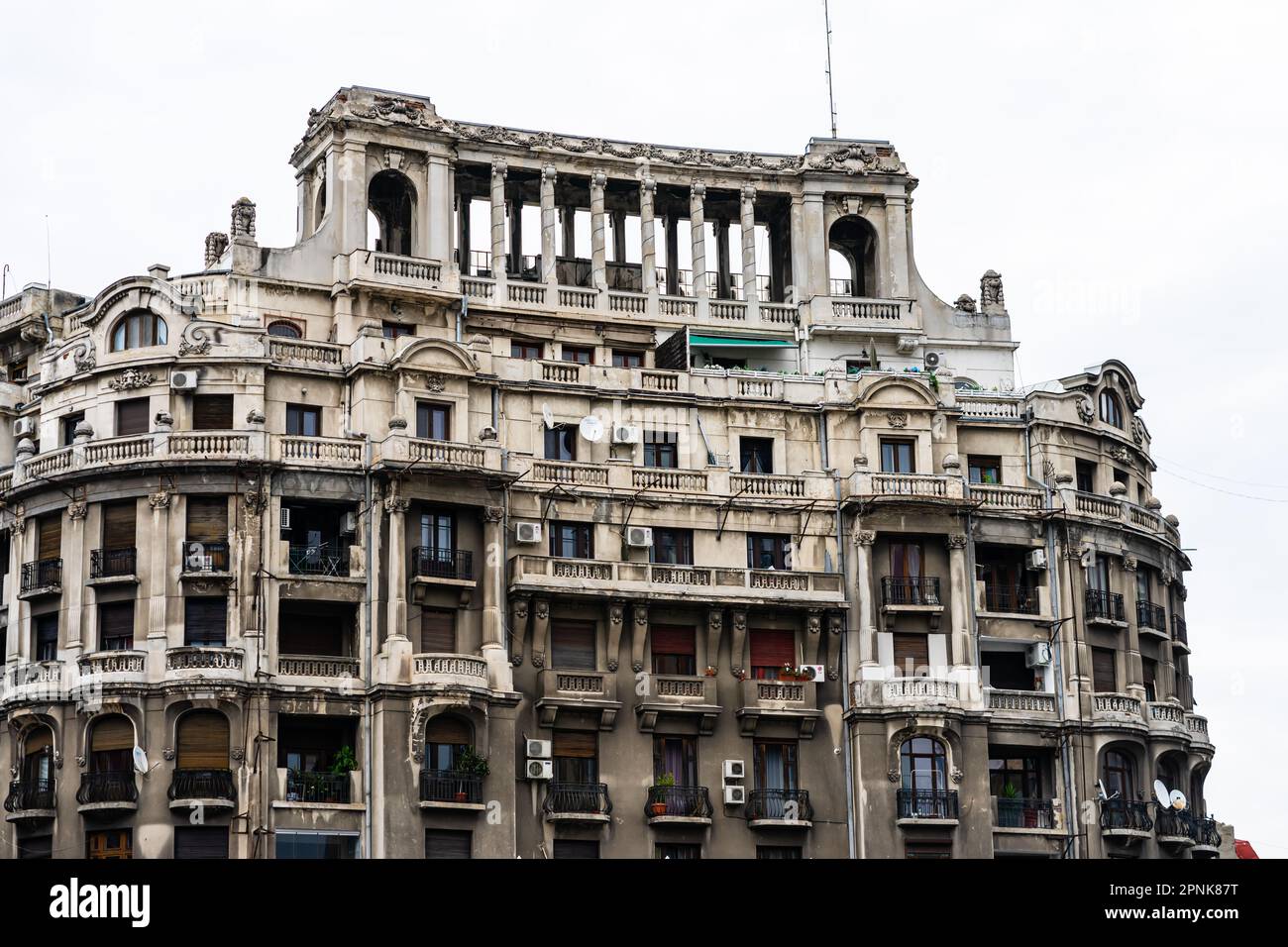 The city of Bucharest, architecture and old buildings in Bucharest ...