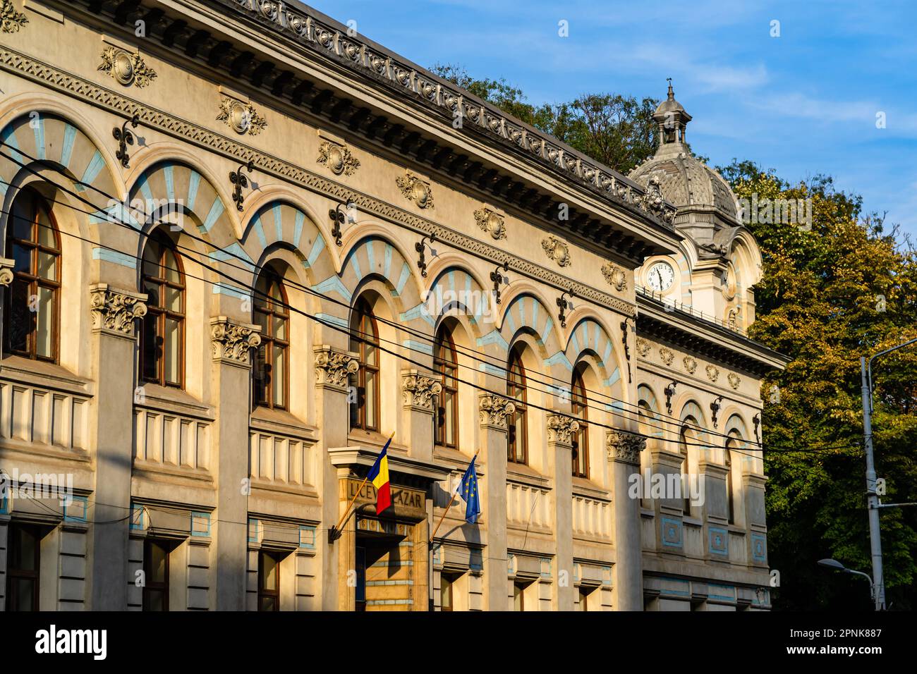 The city of Bucharest, architecture and old buildings in Bucharest ...