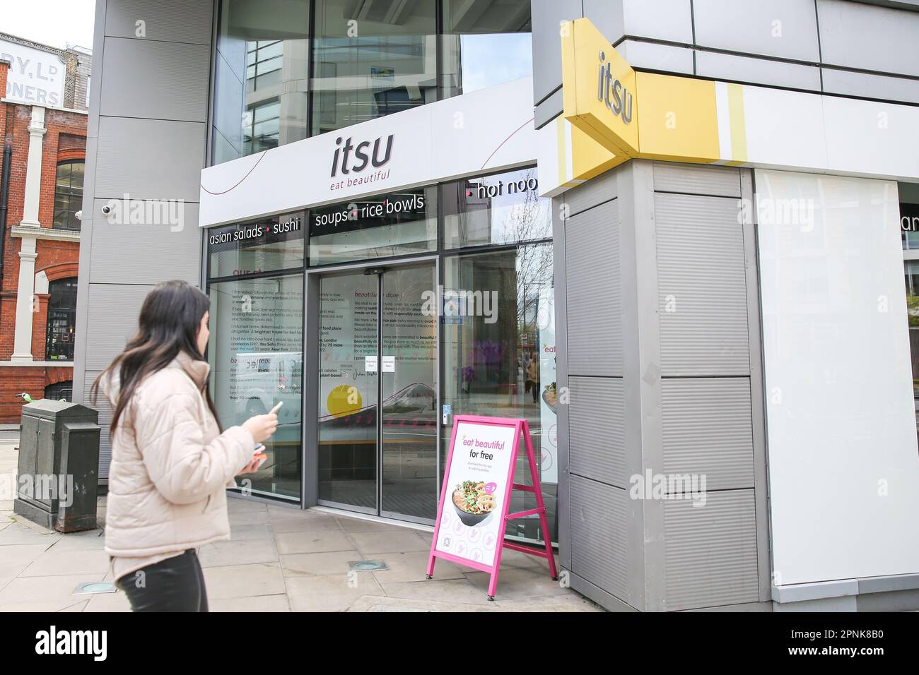 Itsu logo hi-res stock photography and images - Alamy
