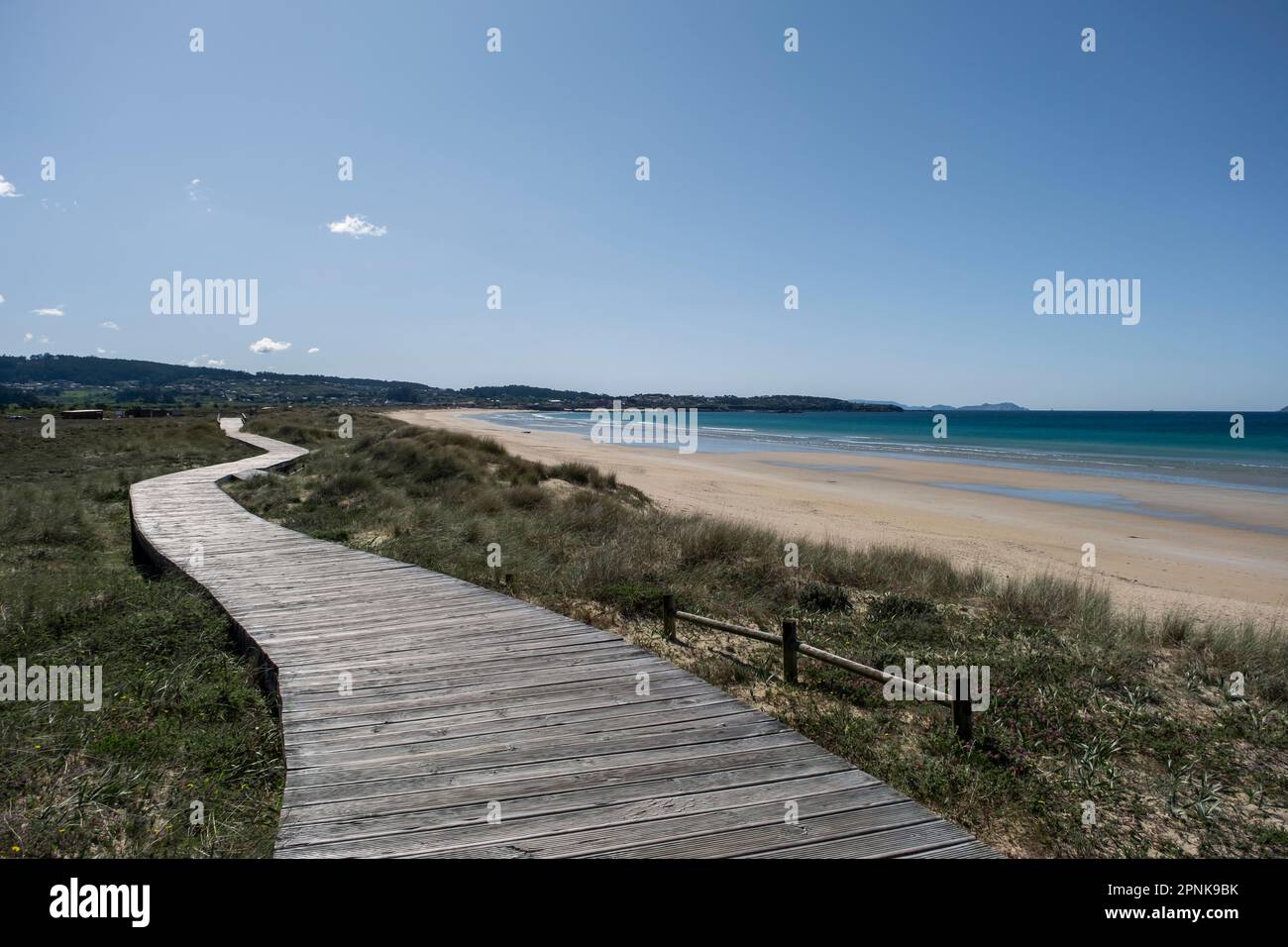 Wooden walkway on the dunes of A Lanzada Beach in Galicia, Spain Stock ...
