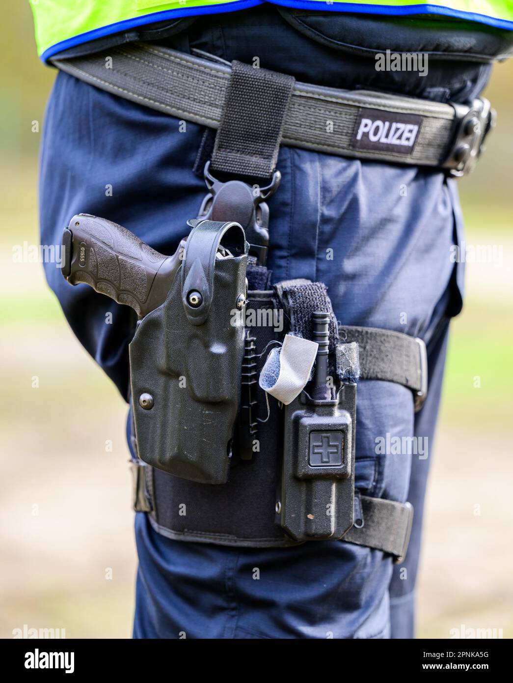 Uelzen, Germany. 30th Mar, 2023. A police officer of the Federal Police ...