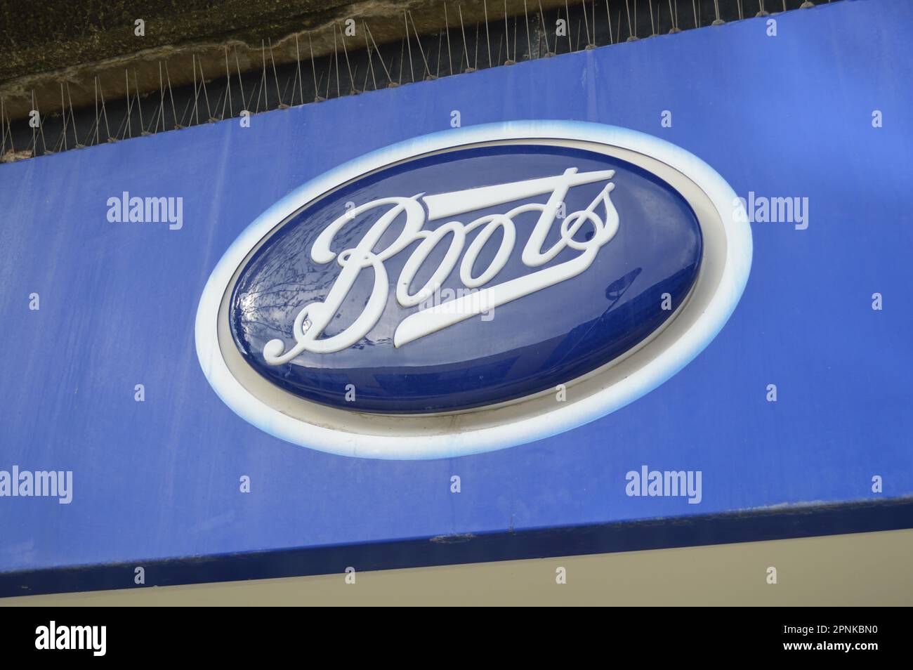 Boots roundel sign hi-res stock photography and images - Alamy
