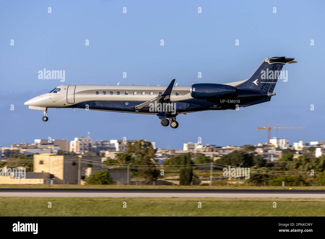 FlyJet KZ Embraer Legacy 600 (EMB-135BJ) (REG: UP-EM019) on finals ...