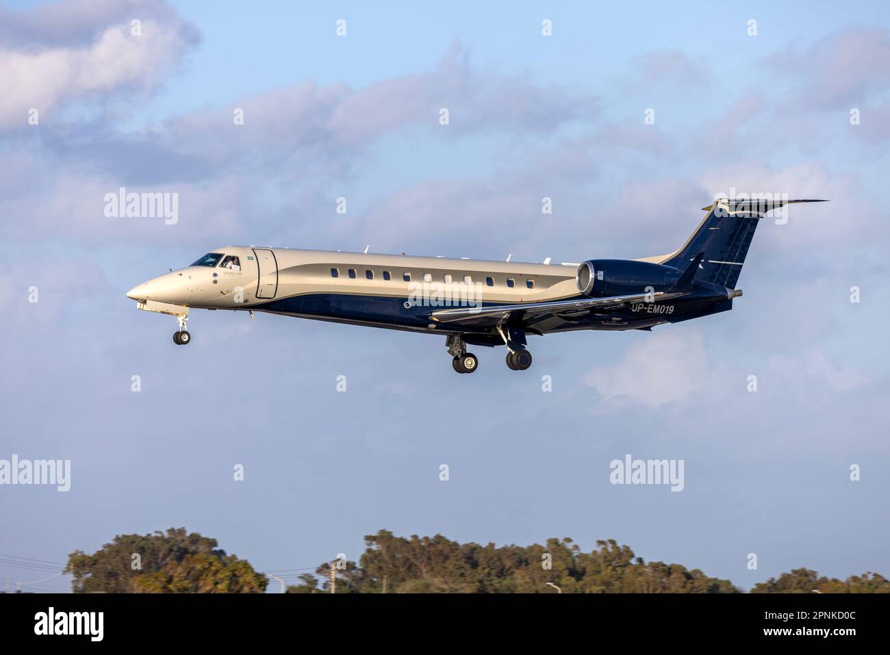 FlyJet KZ Embraer Legacy 600 (EMB-135BJ) (REG: UP-EM019) on finals ...