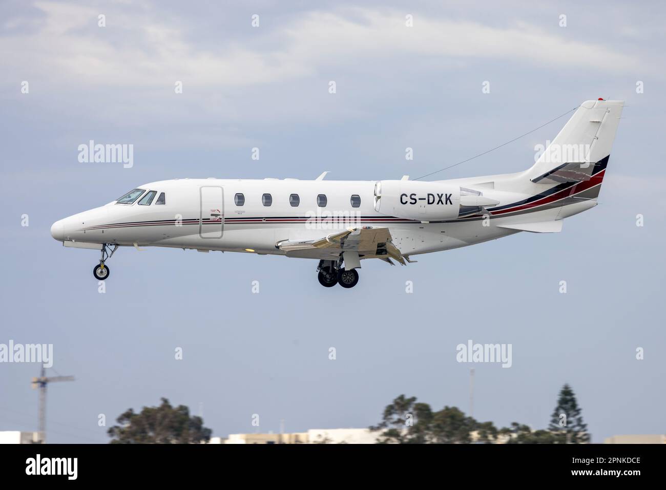 NetJets Cessna 560XL Citation XLS (REG: CS-DXK) finals runway 31 Stock ...