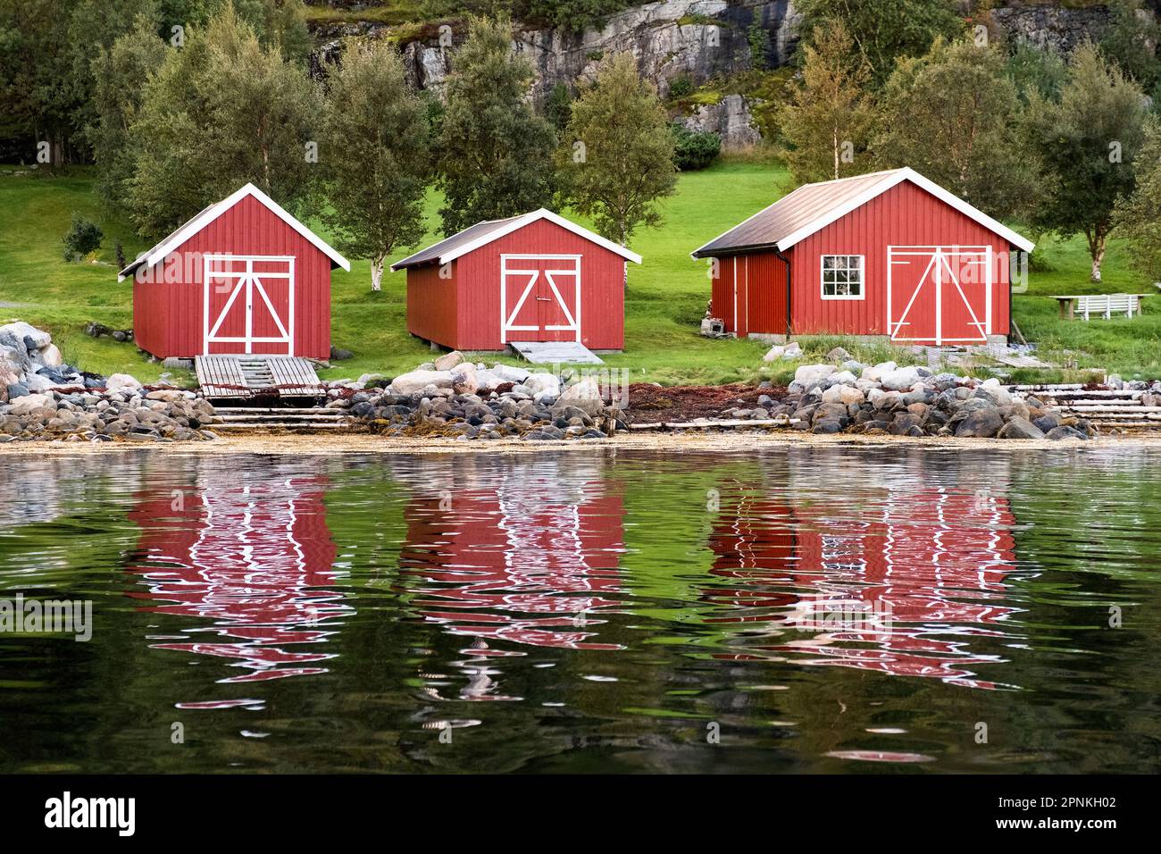 Scandinavian traditional red wooden houses hi-res stock photography and ...