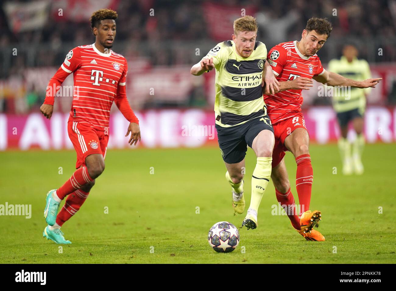 Manchester City's Kevin De Bruyne (centre) battles for the ball with ...