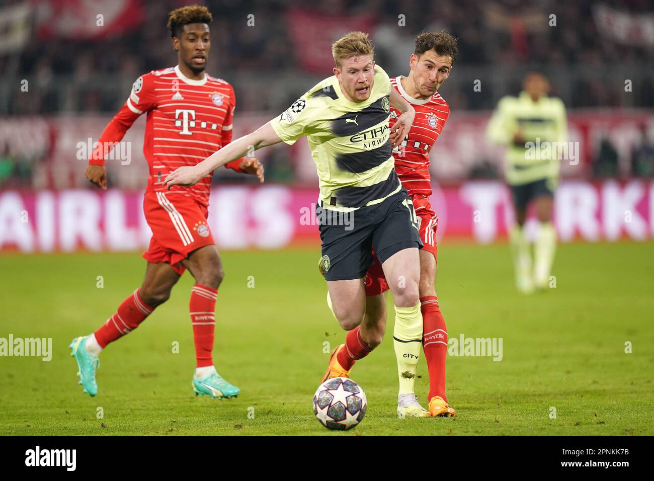 Manchester City's Kevin De Bruyne (centre) battles for the ball with ...