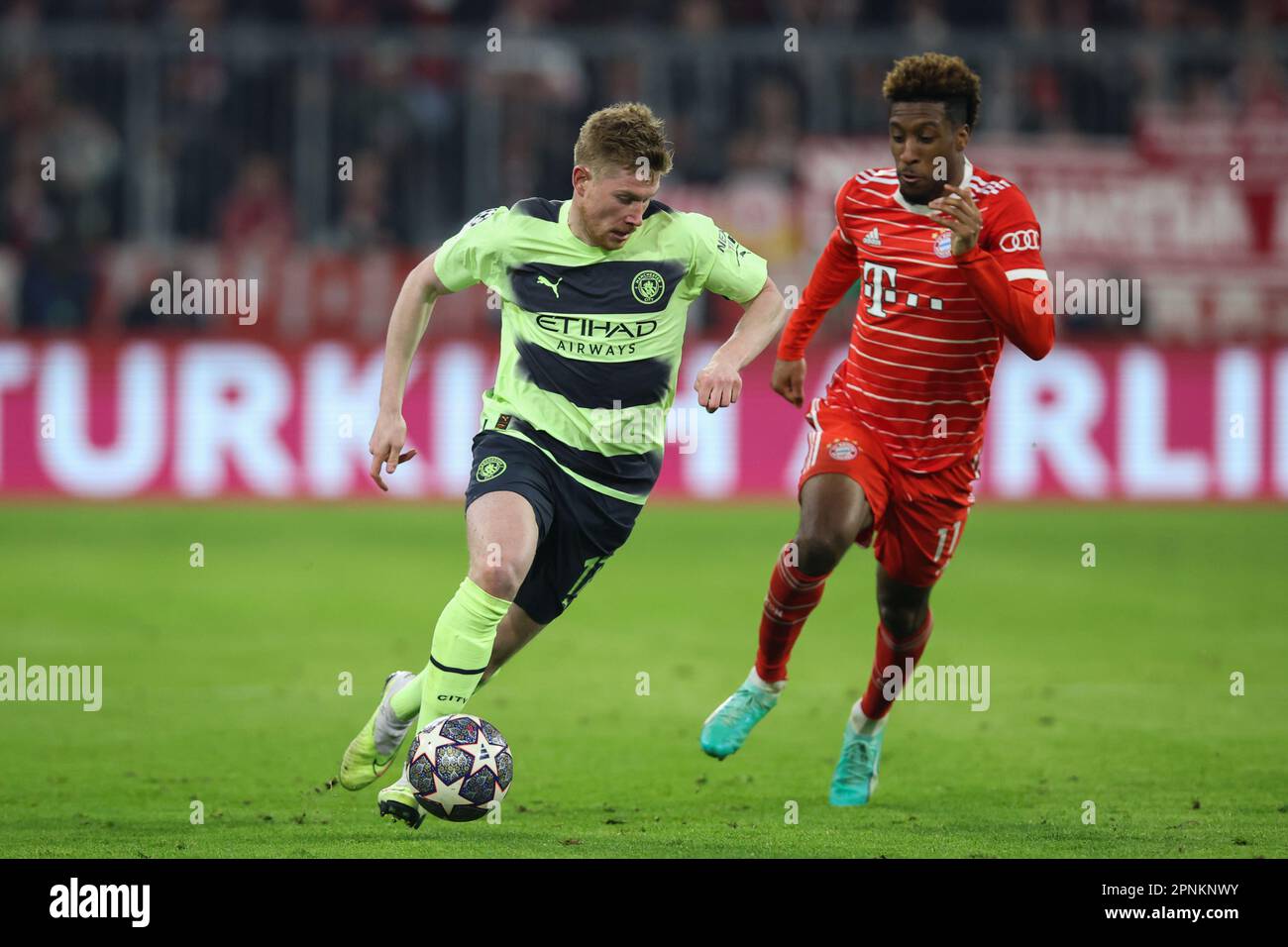 Munich, Germany. 19th Apr, 2023. Soccer: Champions League, Bayern ...