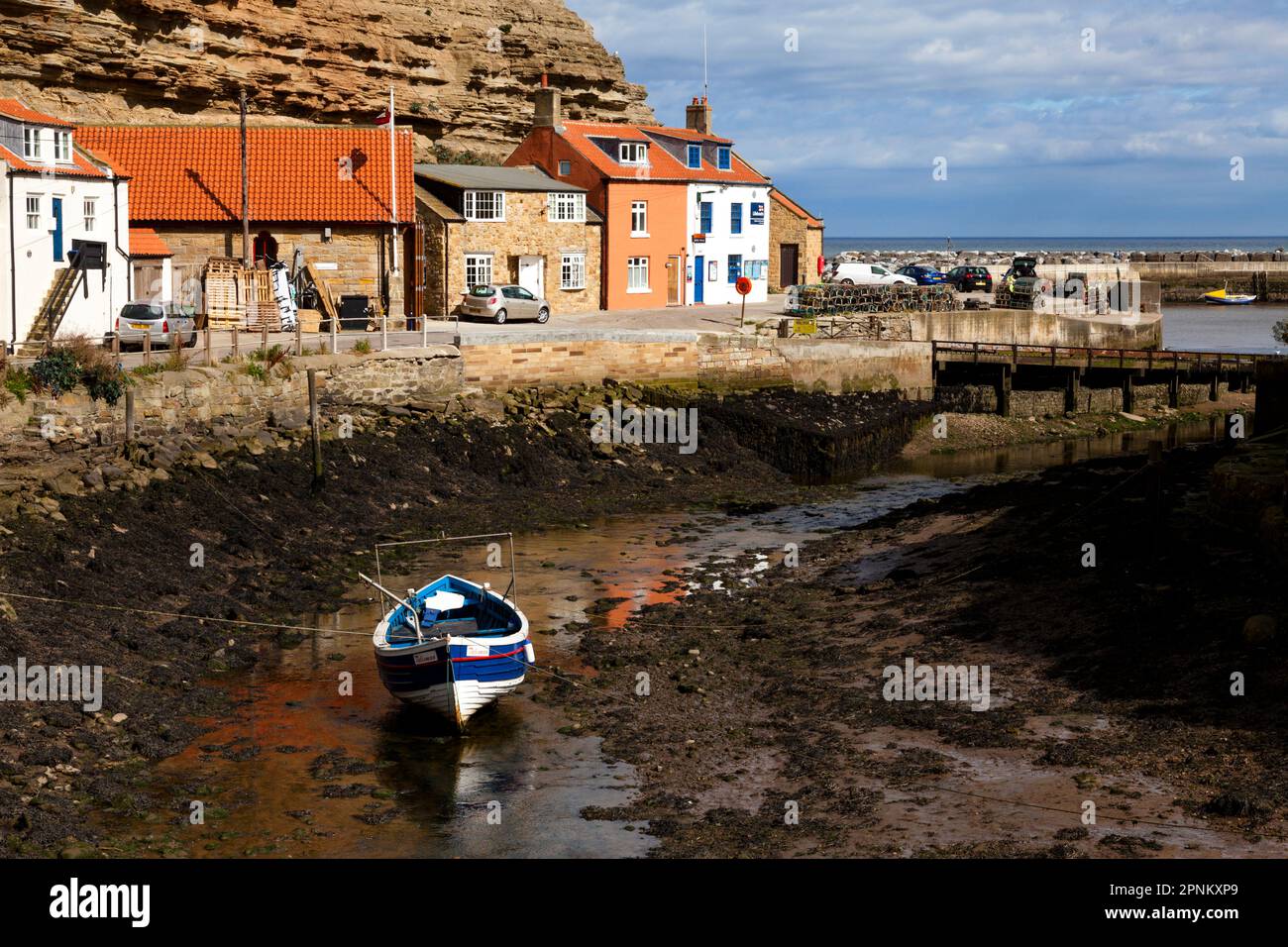 Low tide in the fishing village of Staithes on the North Yorkshire ...